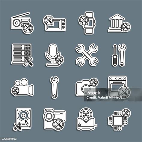 라인 프로세서 서비스 오븐 스크루 드라이버 및 렌치 스마트 워치 마이크 데이터베이스 서버 라디오 및 크로스 렌치 아이콘을 설정합니다 벡터 Cpu에 대한 스톡 벡터 아트 및