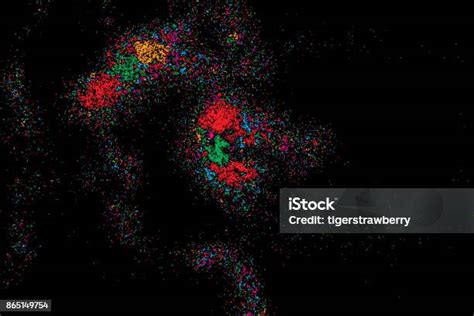 많은 검정 추상적인 배경에 고립 색종이와 다채로운 축 하 배경 반짝이 조각 라운드 떨어지는 산 산 조각 색종이 타격의 만든 뿌려 임의의 패턴을 삭제 합니다 7월에 대한 스톡