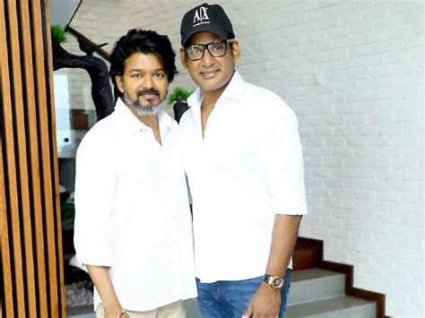 Vishal വിശാലിന് എന്തുപറ്റിയെന്നാരാധകർ മൈക്ക് പിടിക്കാനാവാത്ത വിധം കൈവിറയൽ Actor Vishal