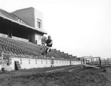 Jesse Owens 1935 Owens Practices The Broad Jump At Ohio S Flickr