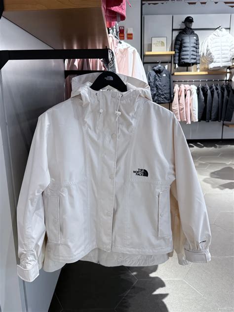 北面 2025 女款冲锋衣