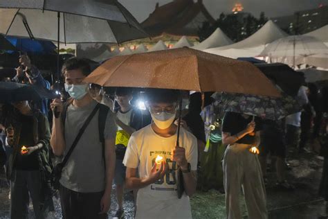台北2000人冒雨悼六四 80歲港人特意赴台：毋忘六四是共同價值 光傳媒 Photon Media