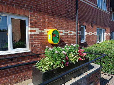 New Defibrillator At Steeple Leas In Grantham Dedicated To Man Who ‘worked Tirelessly To Raise