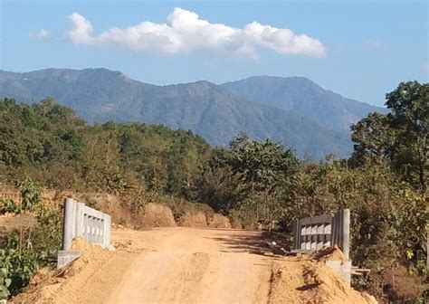 ပိုင်ကျုံမြို့ မိုးနိုင်း ညာပရော မိကြောင် ရွာချင်းဆက်လမ်းပေါ်၌ ကရင်ပြည