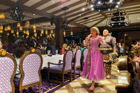 Disney Cruise Food The Ultimate Guide To Restaurants And Dining On