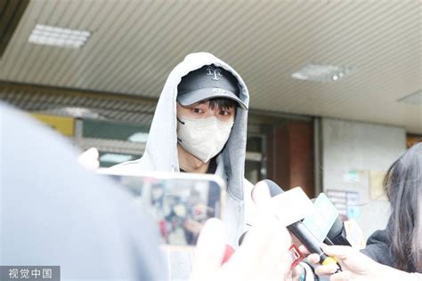 邱耀乐起诉炎亚纶一案开庭 双方当事人现身法院 搜狐大视野 搜狐新闻