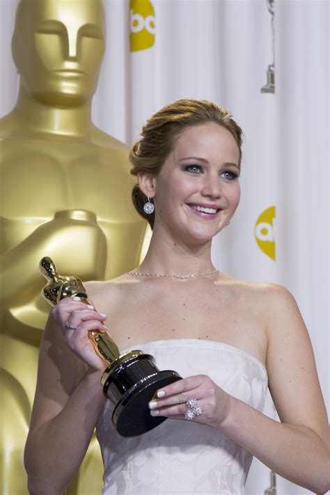 제니퍼 로렌스 누드 사진 유출… 美 이미지 이투데이