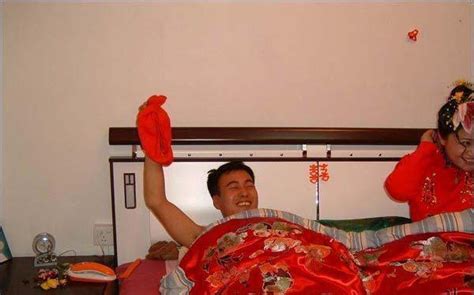 洞房花燭夜，新浪揭開新娘蓋頭，忽然間掩口而笑 每日頭條