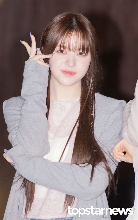 엔믹스 Nmixx 릴리 ‘포인트 안무도 앙큼하게 웬디의 영스트리트 출근길 [hd포토]