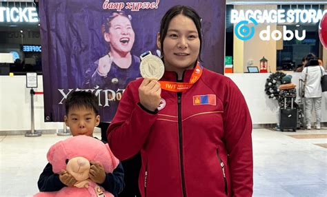 ДАШТ ээс мөнгөн медаль хүртсэн М Анхцэцэг эх орондоо ирлээ Dobu Mn