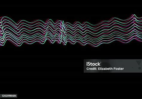 긴 노출 빛 그림 사진 선명한 녹색과 분홍색 색상은 깨끗한 검은 색 배경에 대한 추상적 인 소용돌이 생생한 추상 색상 배경 0명에 대한 스톡 사진 및 기타 이미지 Istock