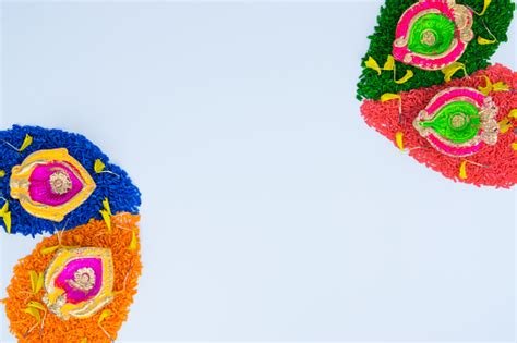 인도 축제 디왈리 디야 오일 램프 다채로운 랑골에 조명 힌두교 전통 해피 디파발리 Goddess Lakshmi에 대한 스톡 사진 및 기타 이미지 Goddess