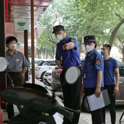 文明西城｜区城管执法局推动“门前三包”责任落实 擦亮街巷文明“窗口”检查问题城区