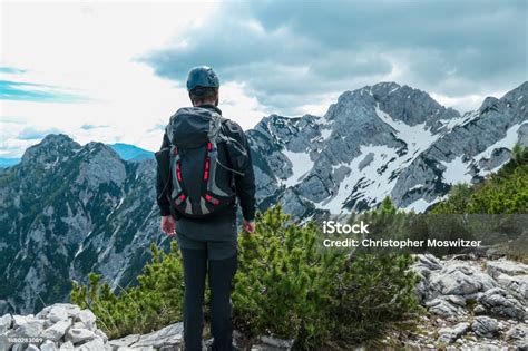 벨리카 바바 오스트리아와 슬로베니아 국경을 접하고 있는 카린티아의 캄니크 사비냐 알프스 산맥에 있는 제제르스카 코크나의 경치 30 34세에 대한 스톡 사진 및 기타 이미지