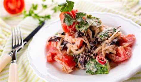 კიტრის და პომიდვრის სალათა ნიგვზით Kulinaria Ge