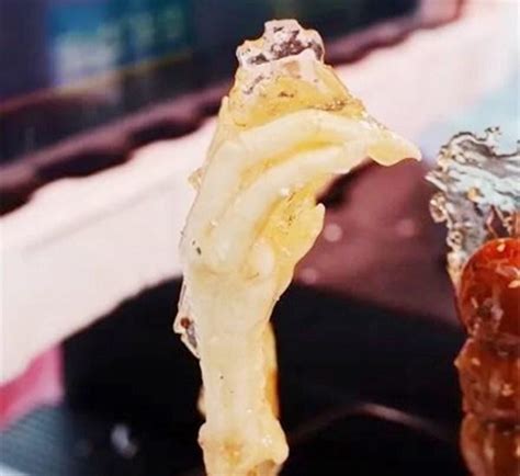在東北萬物皆可做成糖葫蘆網友感覺老闆之前是賣烤串的 壹讀