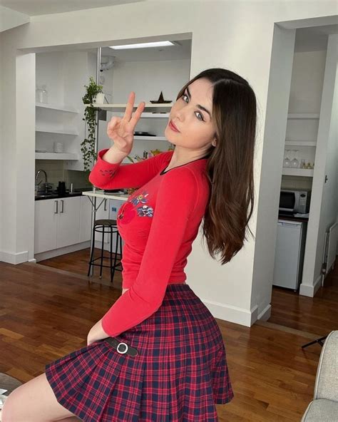 Picture Of Danielle Sharp