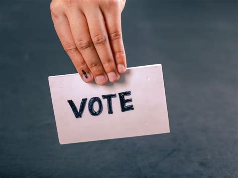 Lok Sabha Exit Poll दकषण भरत म कस परट क मल रह कतन