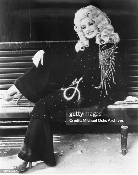 18716 Dolly Parton Photos And High Res Pictures Getty Images