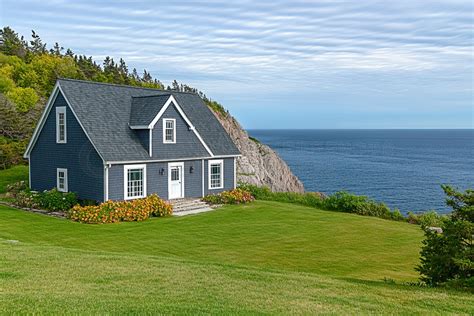 自然风光ai数字艺术 海洋自然风光写实风格悬崖边蓝色小屋海洋草地场景商业照片 Ai图片免费下载 Png格式 1344像素 编号72536027 千图网