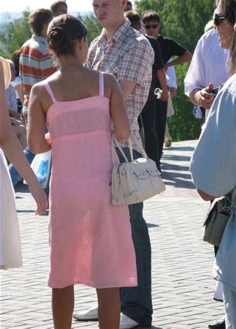 Без трусов в прозрачном платье фото