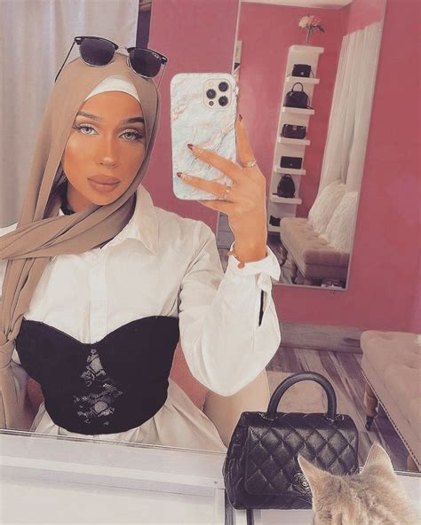 Pin Di Luxyhijab Su Hijabis Wearing Corset