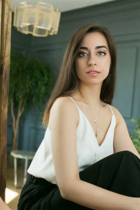 Maria Medium