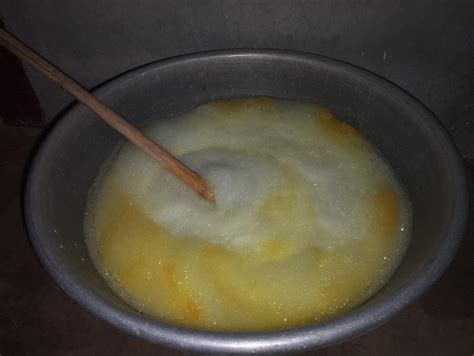 ပင်းတယမြို့နယ်တွင် တစ်ပိုင်တစ်နိုင် ဆပ်ပြာဆီပြုလုပ်ရောင်းချခြင်းဖြင့် မိသားစုအပိုဝင်ငွေရရှိ