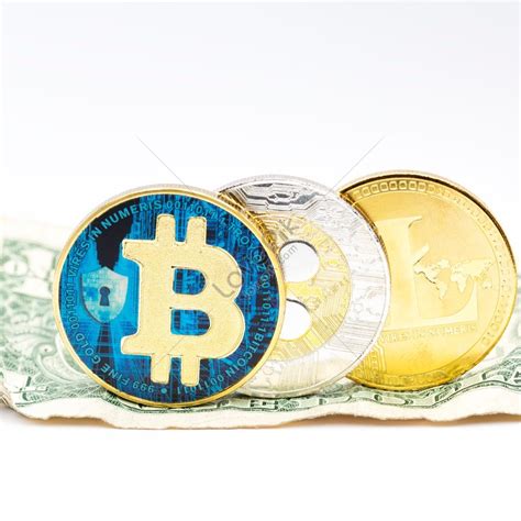 흐릿하고 구겨진 달러 돈과 다른 비트코인 배경 문제와 미래의 개념 사진 무료 다운로드 Lovepik