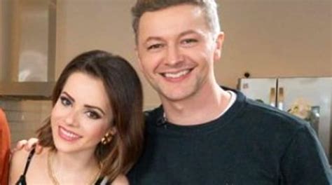 Filho De Sandy Surge Com O Pai No Restaurante Em Rara Aparição