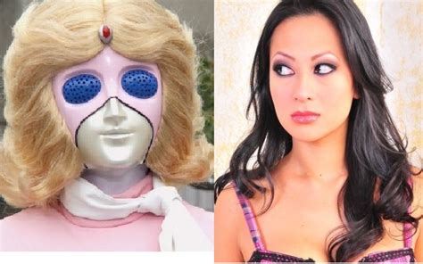 Zoe Britton Bikini Rangers Celebrity Wiki