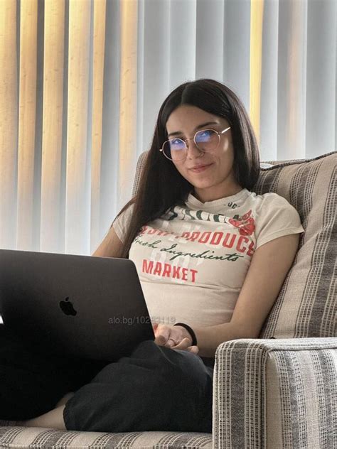 Грижи за възрастни Грижи за деца и възрастни София 🌟 Две усмихнати млади дами от Колум