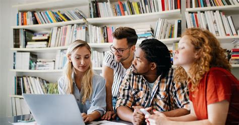 다양한 디자이너 그룹 사무실에서 회의에 대한 브레인스토밍을 하는 사업가들 비즈니스 팀워크 개념 사진 Unsplash의 실내 이미지