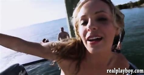 Sexy Girls Enjoyed Seabob And Reptile Wrangling While Naked