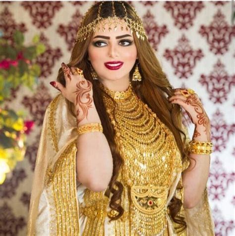 Traditional Arab Dress And Jewellery From The Uae Designed By Shamsa
