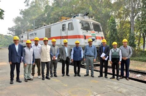 railway board member shri braj mohan aggarwal reviews manufacturing