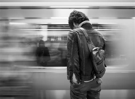 무료 이미지 남자 검정색과 흰색 화이트 거리 사진술 초상화 좌석 검은 단색화 가로 사진 플리커 도마 올림포스 산 Omd 후지 라이카 Hcb