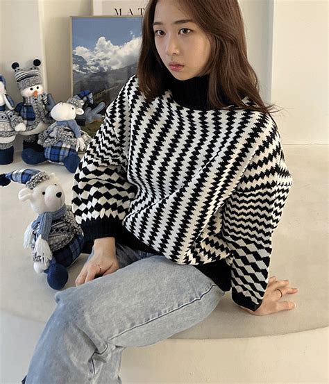 달마 ️하이넥 터틀넥 하운드 체크 배색 루즈핏 니트 1color 에이블리