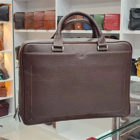 خرید و قیمت کیف اداری چرم طبیعی بسیار شیک وجا دار دارای جای لب تاب ودارای سه خانه وزیپهای بیرون
