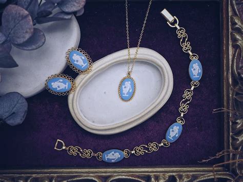 Wedgwood 經典藍浮雕玉石套組 項鍊耳環手鍊－歐美古董首飾 荏苒 Vintage Jewelry 古董珠寶飾品｜項鍊人氣榜 Pinkoi