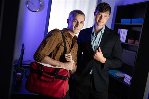 Finn Harding Fucks Theo Brady Bareback Dick Detective