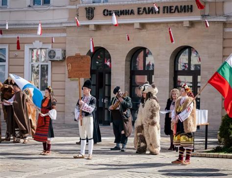 Община Елин Пелин награди участниците от кукерския фестивал На гости у Шопско