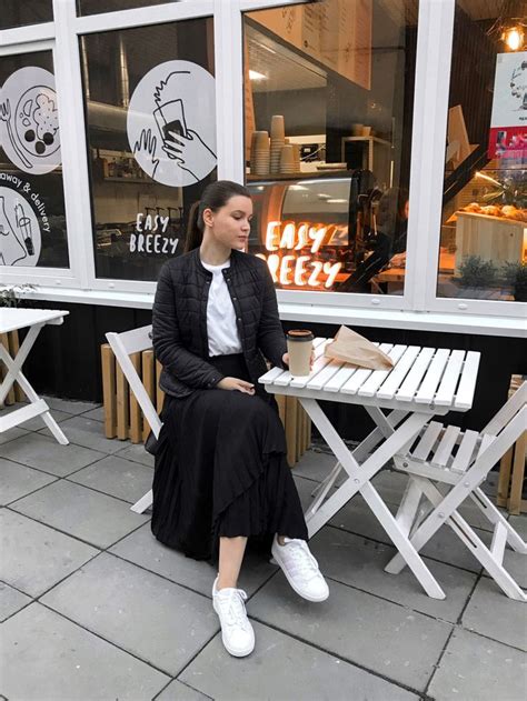 Фотосессия в кафе девушка позы