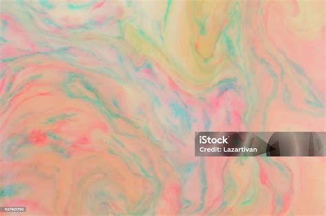 추상적인 색된 홀로그램 배경 파스텔 패턴 여러 페인트 액체 우유 예술 최소한의 배경 디자이너 팝 아트에 대 한 빈에 얼룩 갈색에 대한 스톡 사진 및 기타 이미지 Istock