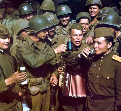 В США учат что Гитлера поймали их пехотинцы А сколько стран знает о роли СССР Новости