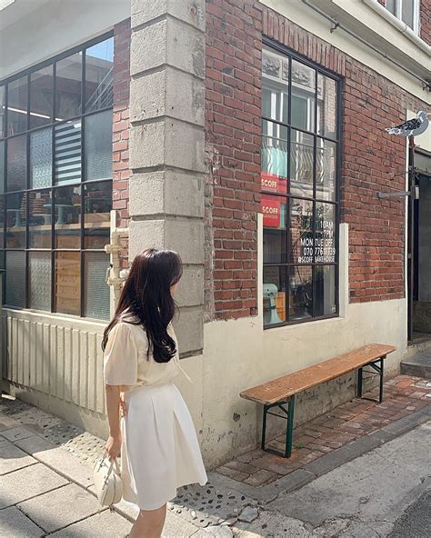 파인땡큐 👇 Top 디먼셔링블라우스3color Bottom 삼각주름스커트3color