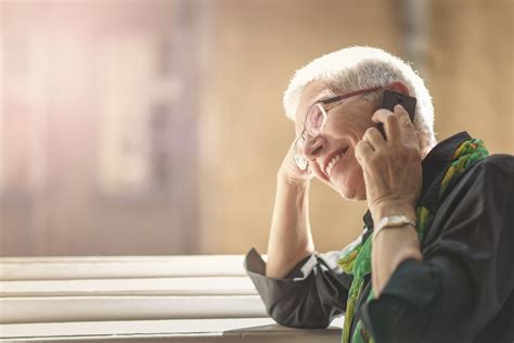 The Best Cell Phones For Seniors Howstuffworks