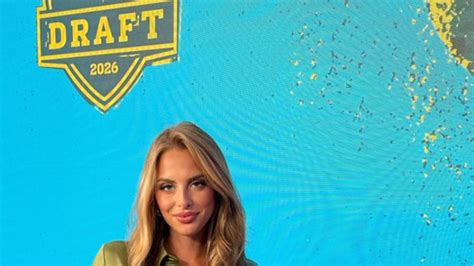 Nfl Draft Reporter Claudia Bellofattos Outfit Photo Got 18 Million Views Yahoo Sports