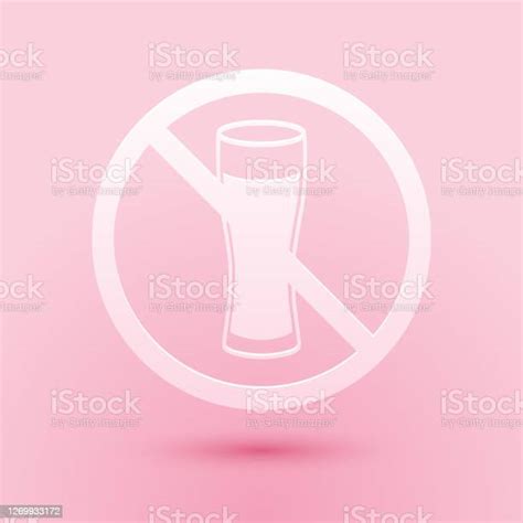 종이 는 분홍색 배경에 고립 된 알코올 아이콘을 잘라 알코올 음료 금지 맥주 병 유리와 금지 된 기호 종이 아트 스타일 벡터 경계 표지에 대한 스톡 벡터 아트 및 기타