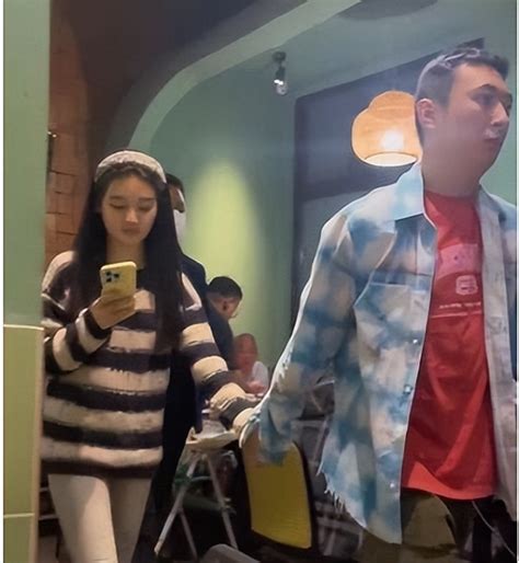 王思聪现任女友柳禹安个人资料介绍原来她比王校长小了14岁 腾讯新闻